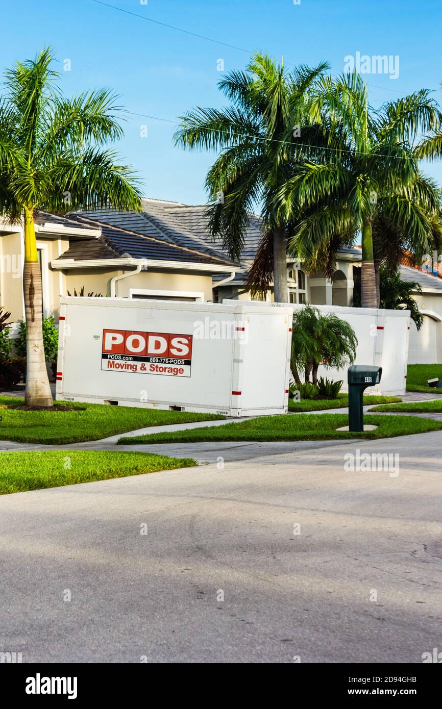 Pods moving storage container hi-res stock photography and images - Alamy