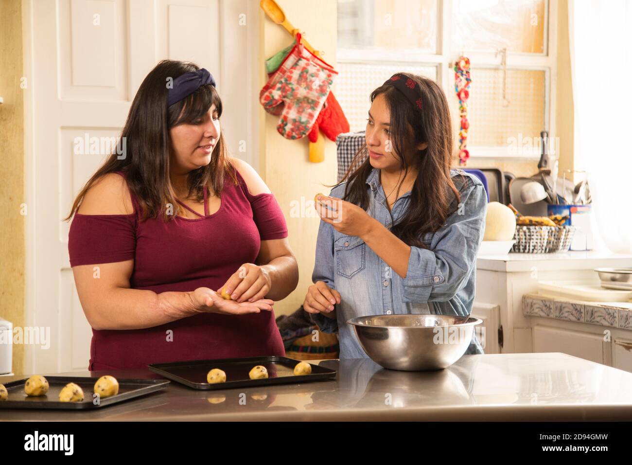 young women cooking cookies at home Stock Photo - Alamy