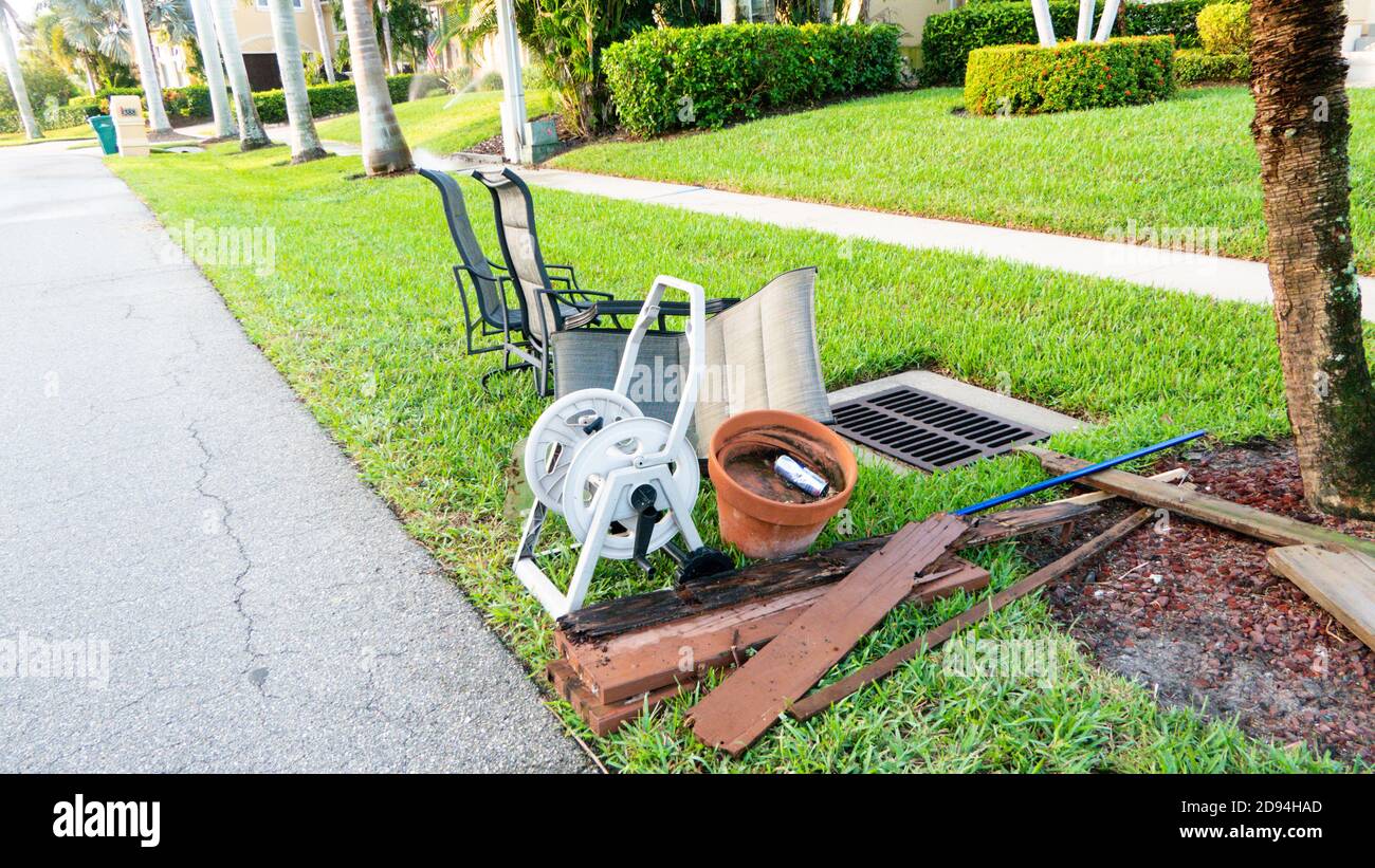 Curb sidewalk street trash litter hi-res stock photography and images ...