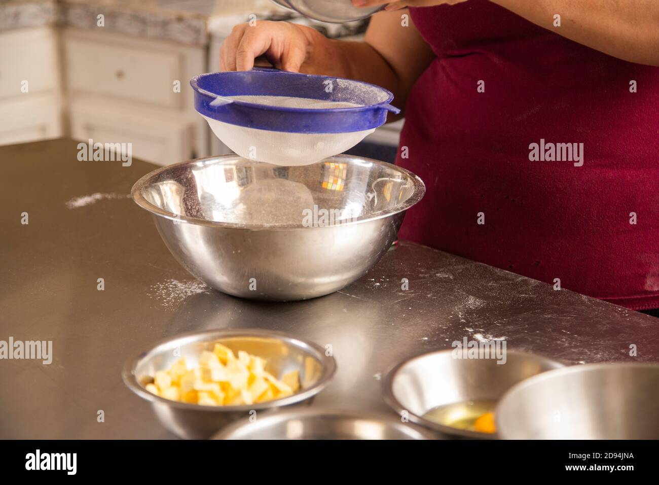 Sifting flour into mixing bowl hi-res stock photography and images - Alamy