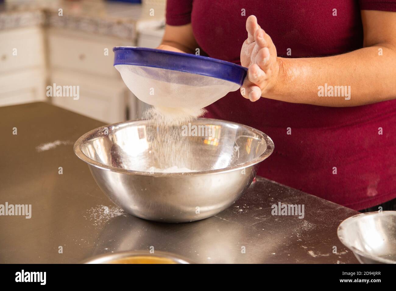 Sifting flour into mixing bowl hi-res stock photography and images - Alamy