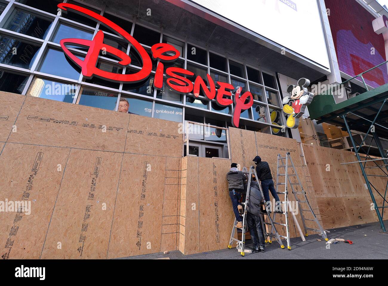 Disney workers hi-res stock photography and images - Alamy