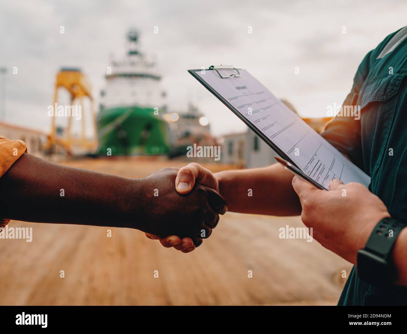 marine contractor businessman handshaking with worker on the ship Stock ...