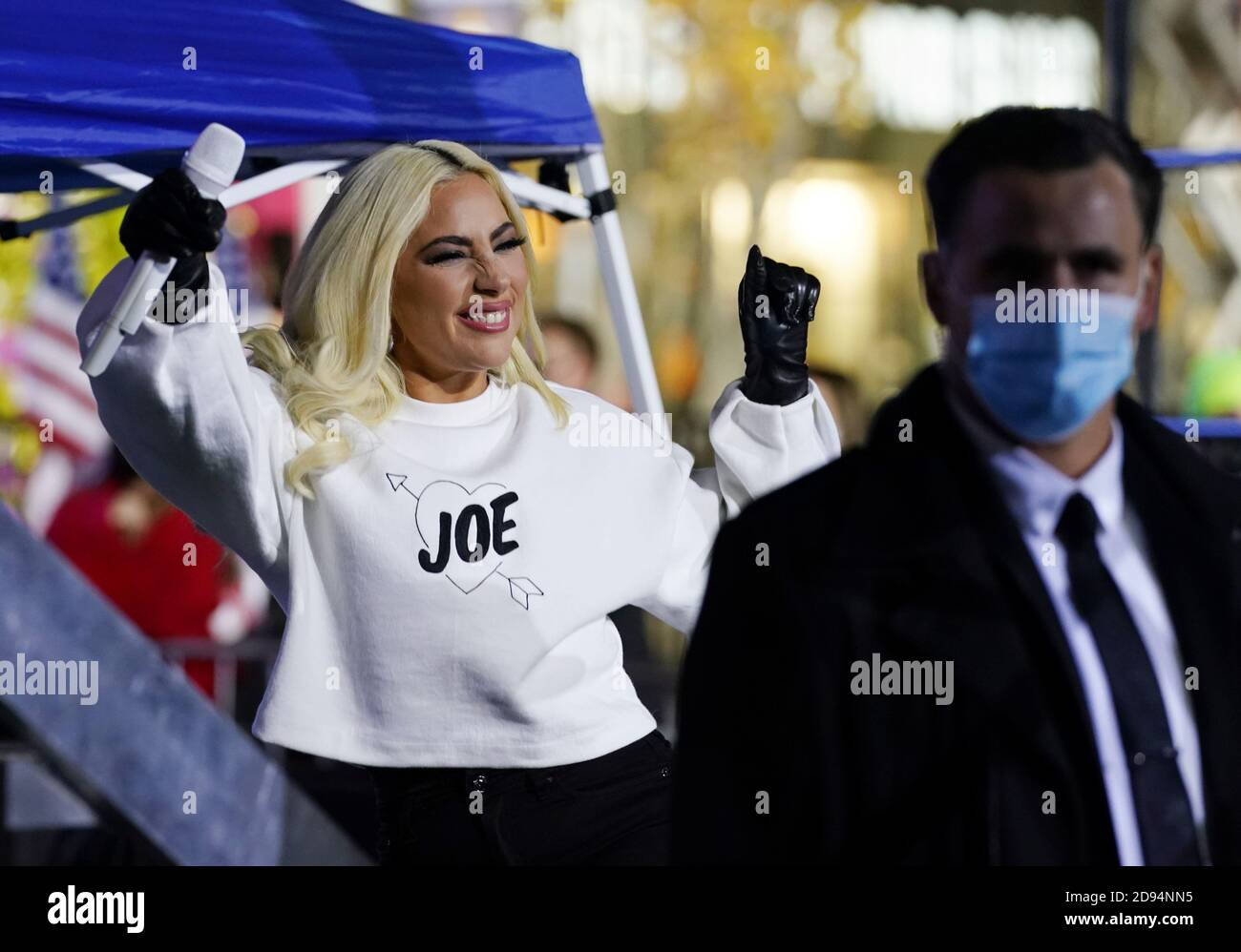 Lady gaga performing 2020 hi-res stock photography and images - Alamy