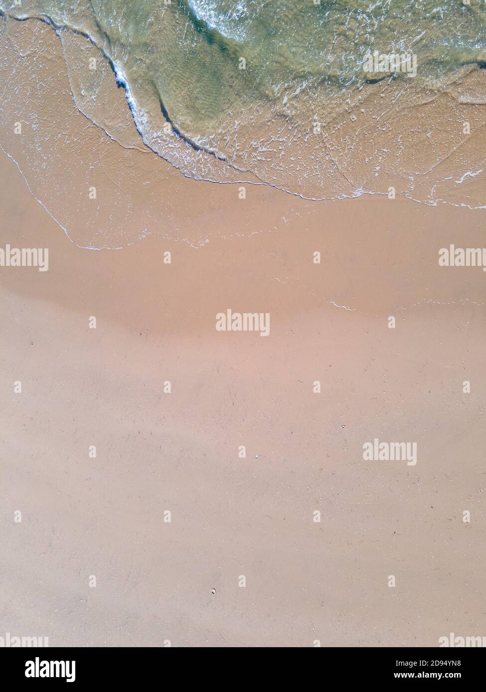 Wave rushing in shore hi-res stock photography and images - Alamy