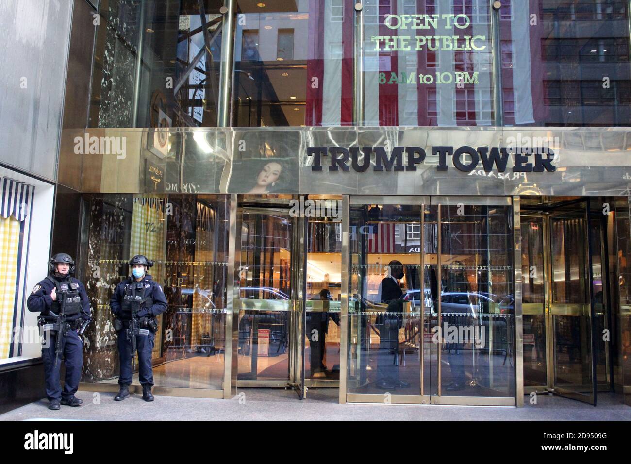Trump tower interior hi-res stock photography and images - Alamy
