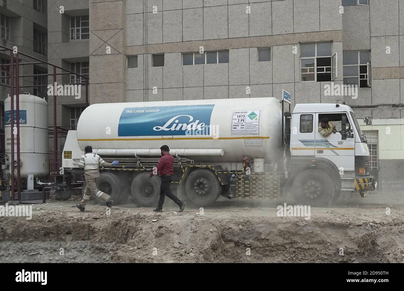 Oxygen tanker hi-res stock photography and images - Alamy