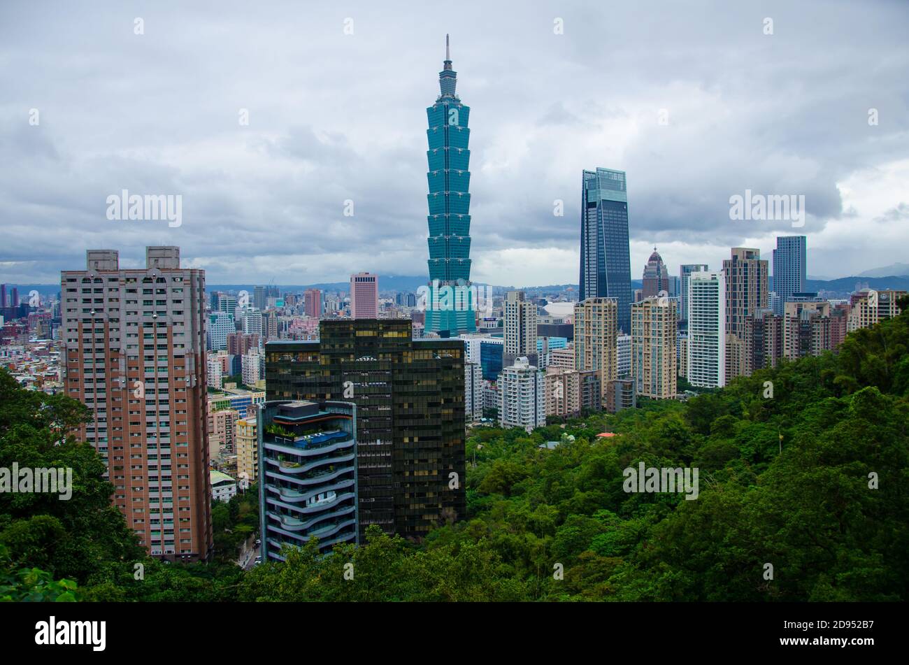 Aerial shot of Elephant Mountain in Taipei, Taiwan Stock Photo - Alamy