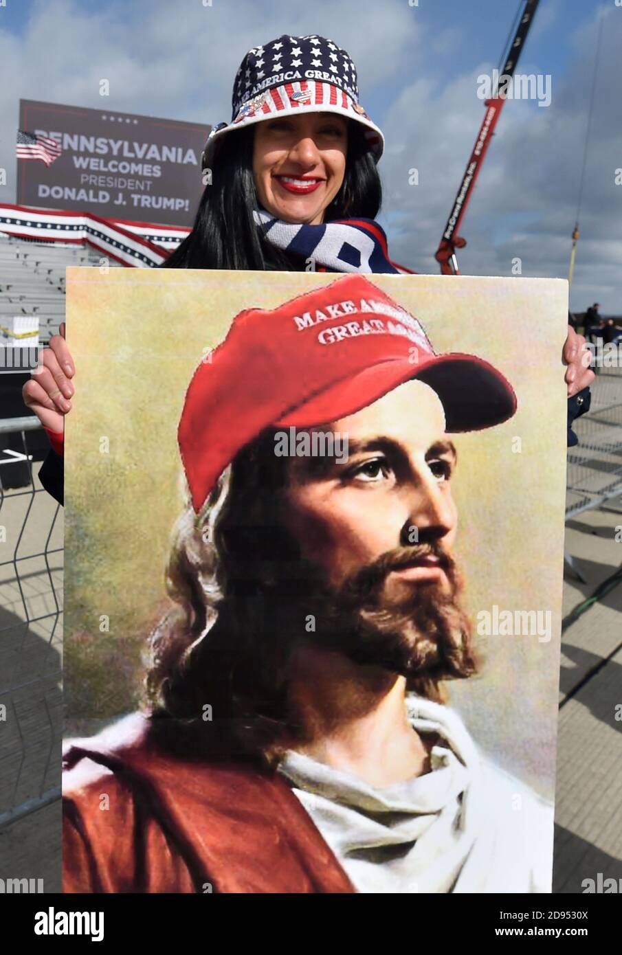 Maga hat woman hi-res stock photography and images - Alamy