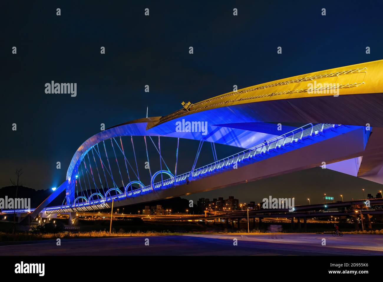 Night view of the Yangguang Bridge at Xindian District, Taipei, Taiwan ...