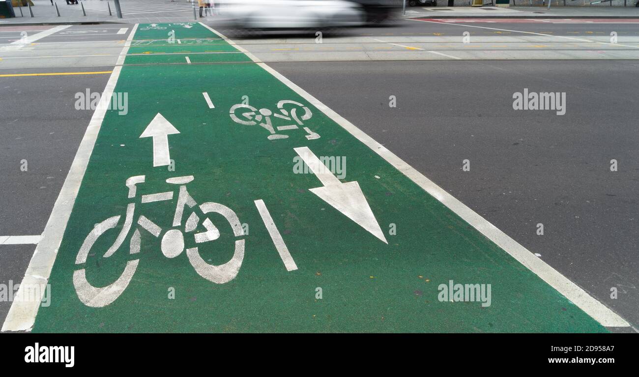 Green cyclist's crossing in central Melbourne, Australia Stock Photo ...