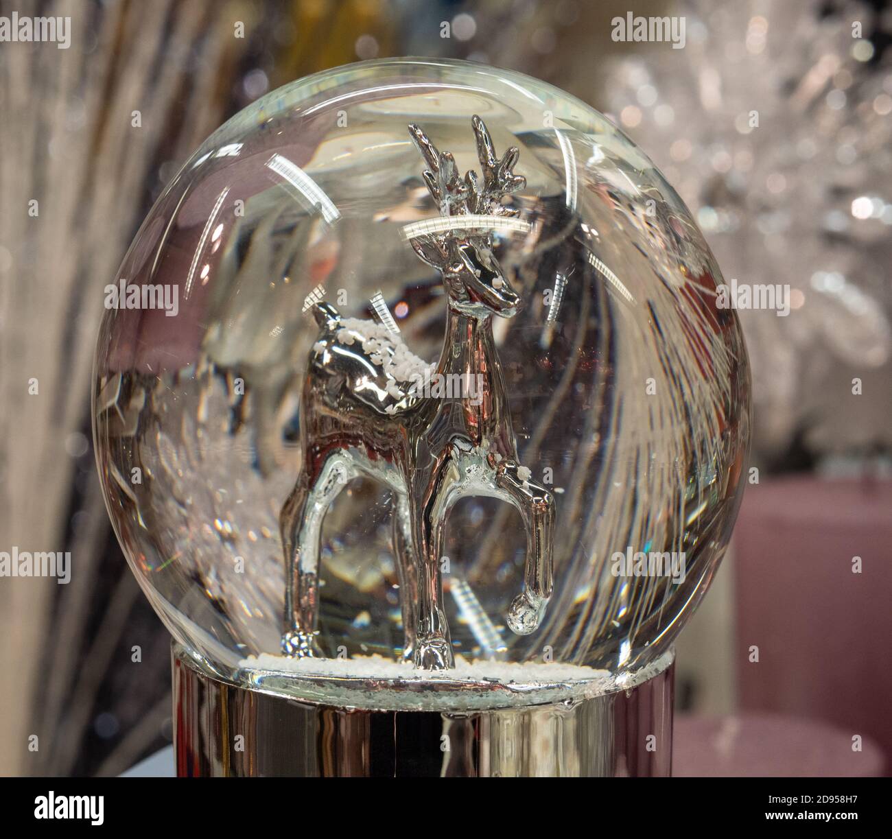 Christmas snow globe crystal hi-res stock photography and images - Alamy