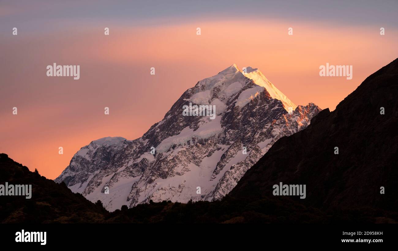 Mt Cook glowing at sunrise, New Zealand Stock Photo - Alamy