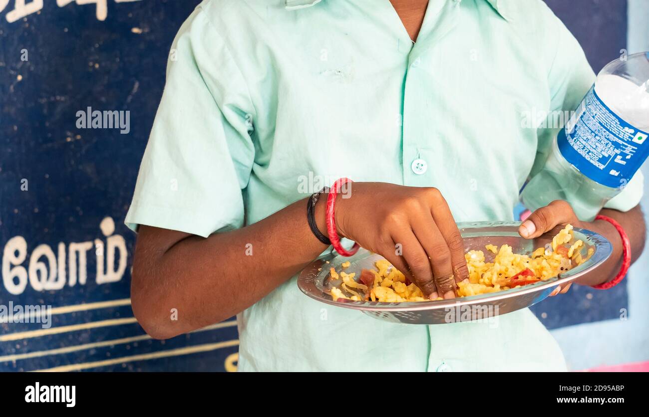 Indian school children eating meal hi-res stock photography and images ...
