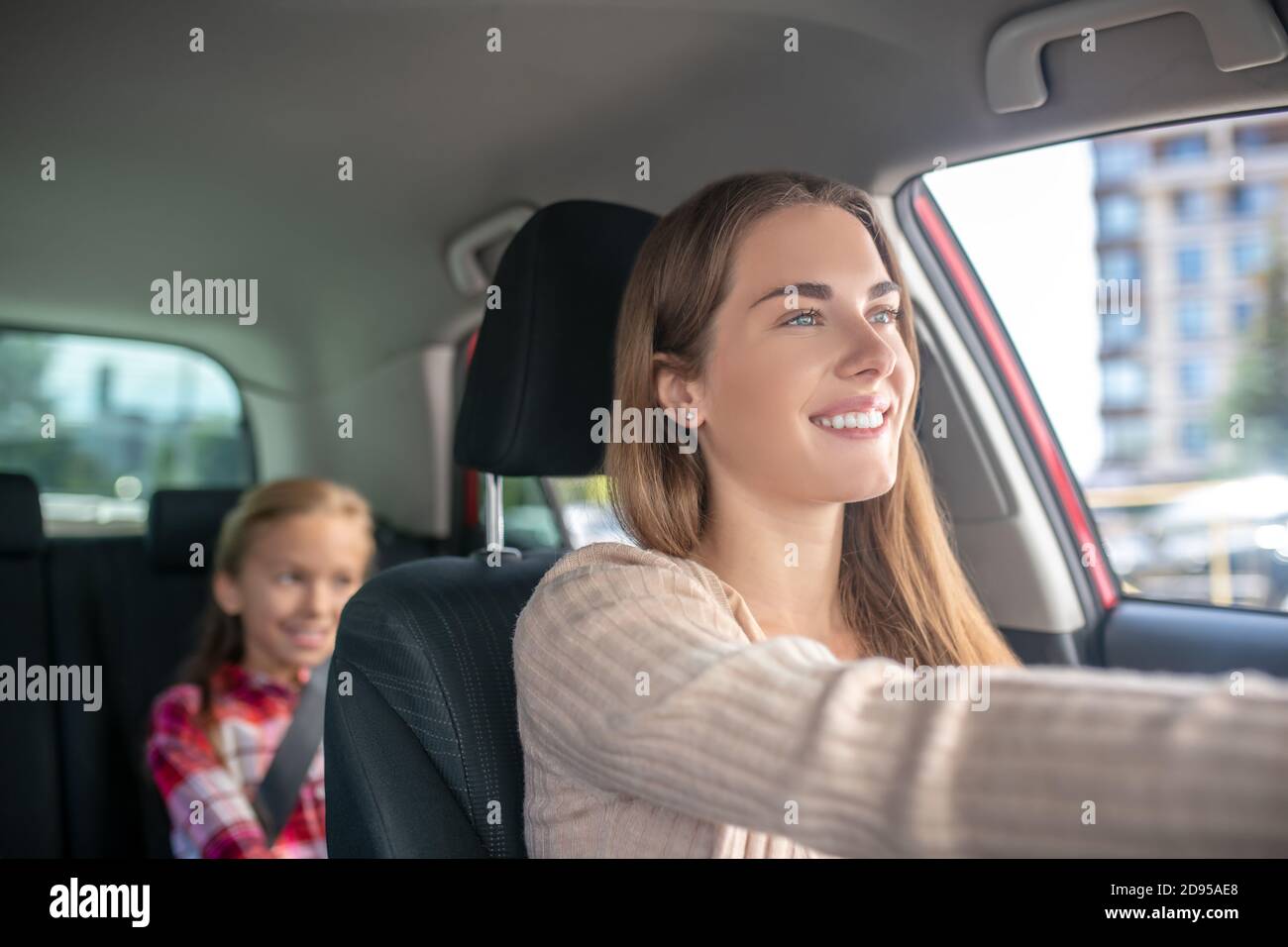Woman on backseat car smiling hi-res stock photography and images - Alamy