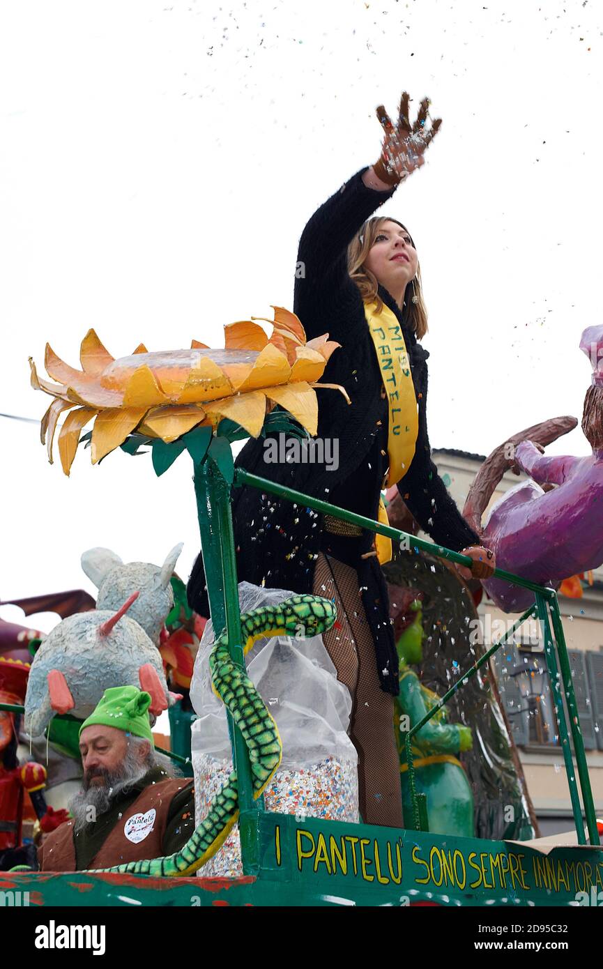 CREMA - FEBRUARY 14 : the parade of carnival floats in papier-mache ...
