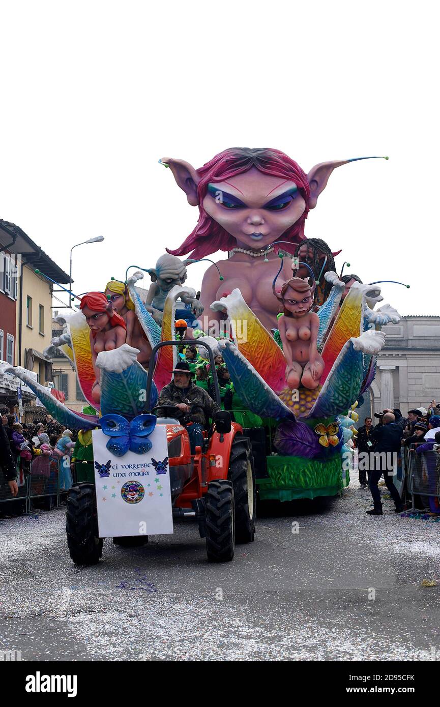 CREMA - FEBRUARY 14 : the parade of carnival floats in papier-mache ...