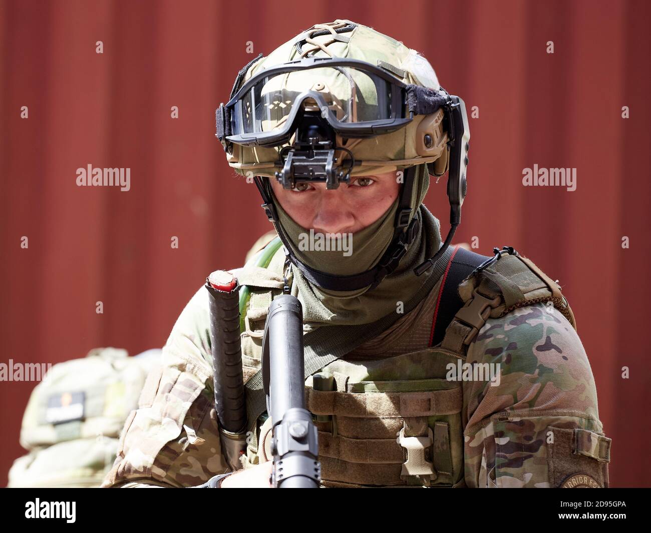 Red beret uniform hi-res stock photography and images - Alamy