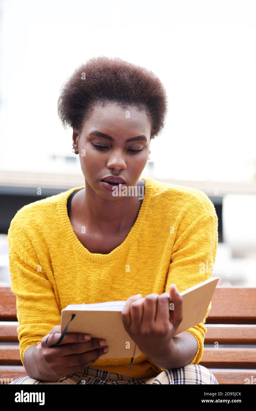 African american woman reading book hi-res stock photography and images ...