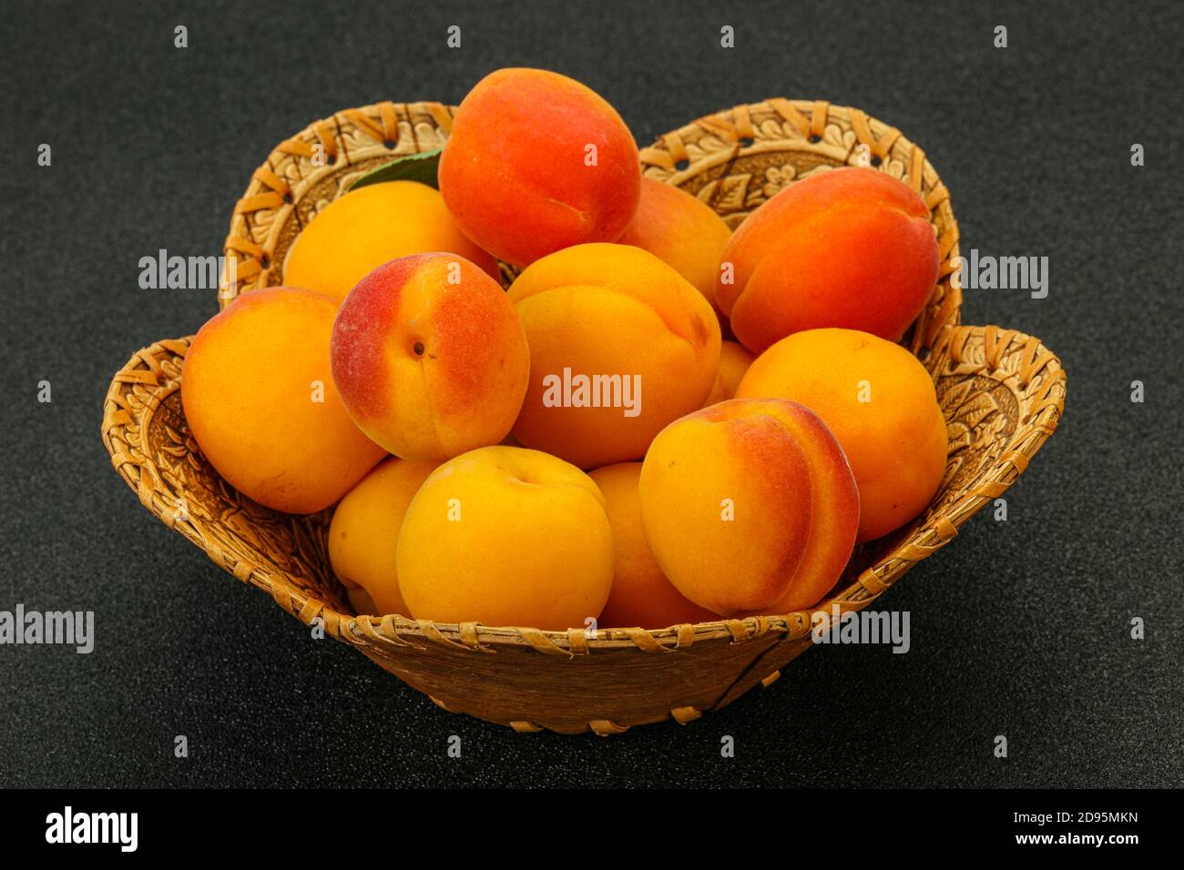 Fresh ripe sweet few apricots fruit Stock Photo - Alamy
