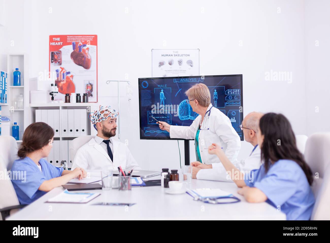 Brainwave monitor hi-res stock photography and images - Alamy