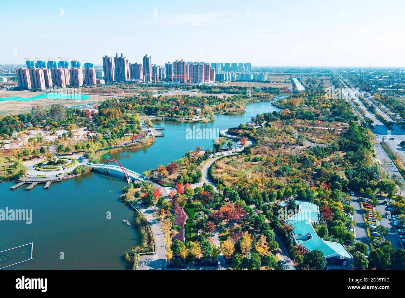 Rugao, Rugao, China. 3rd Nov, 2020. CHINA-In late autumn, Longyouhe ...