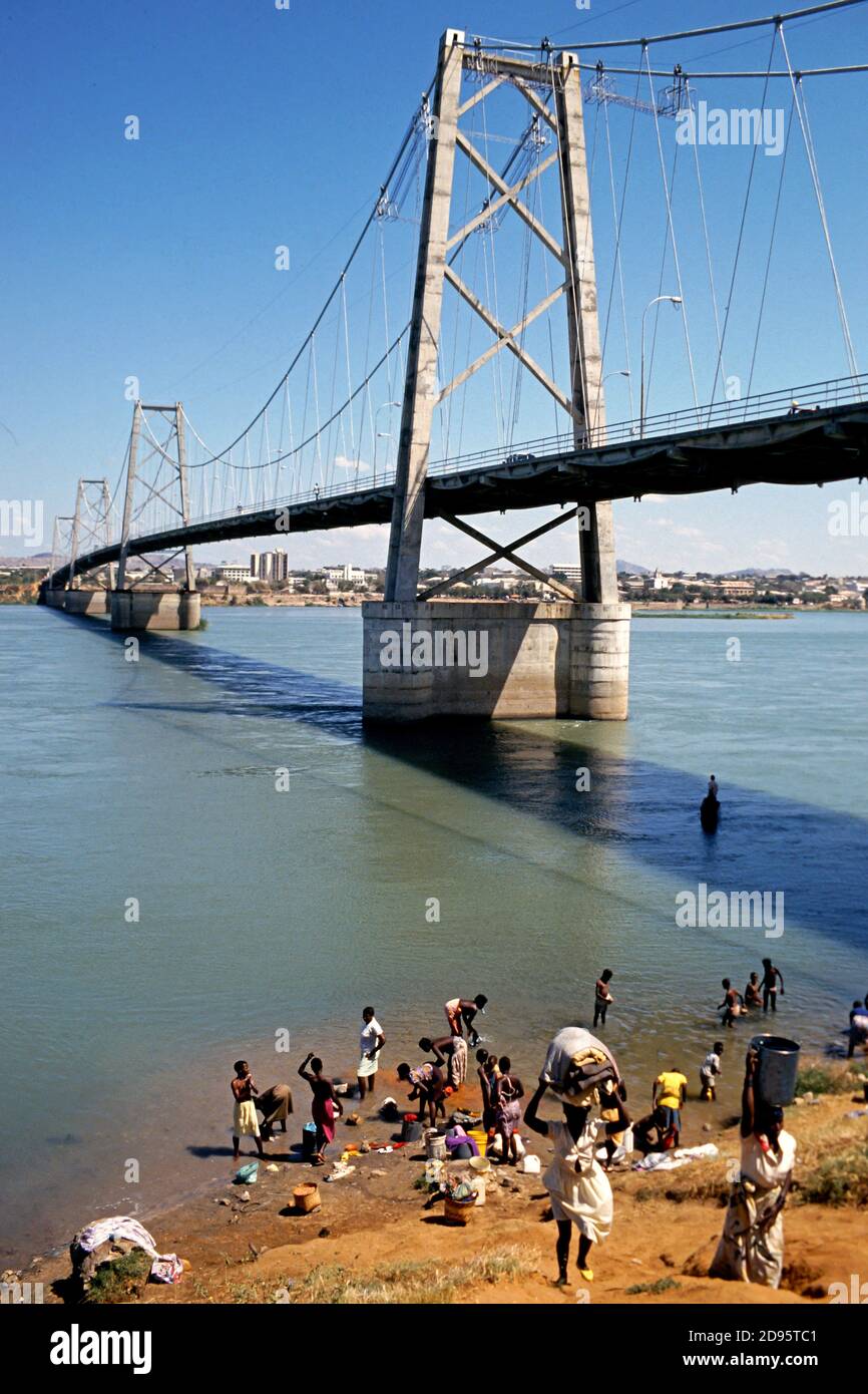 Mozambique: Woman and children washing clothes by the Zambezi River ...