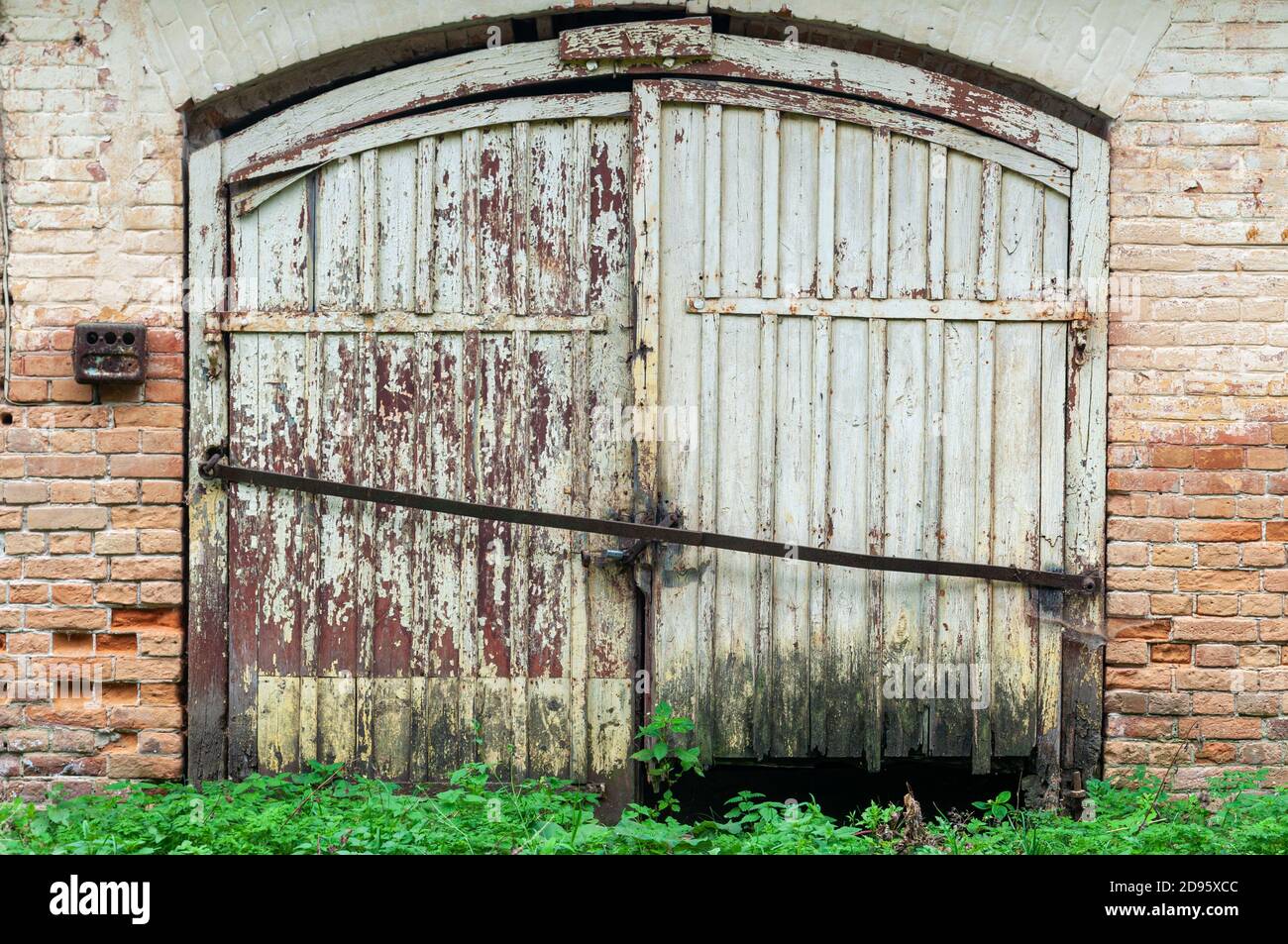 Old vintage rusty double doors Stock Photo - Alamy