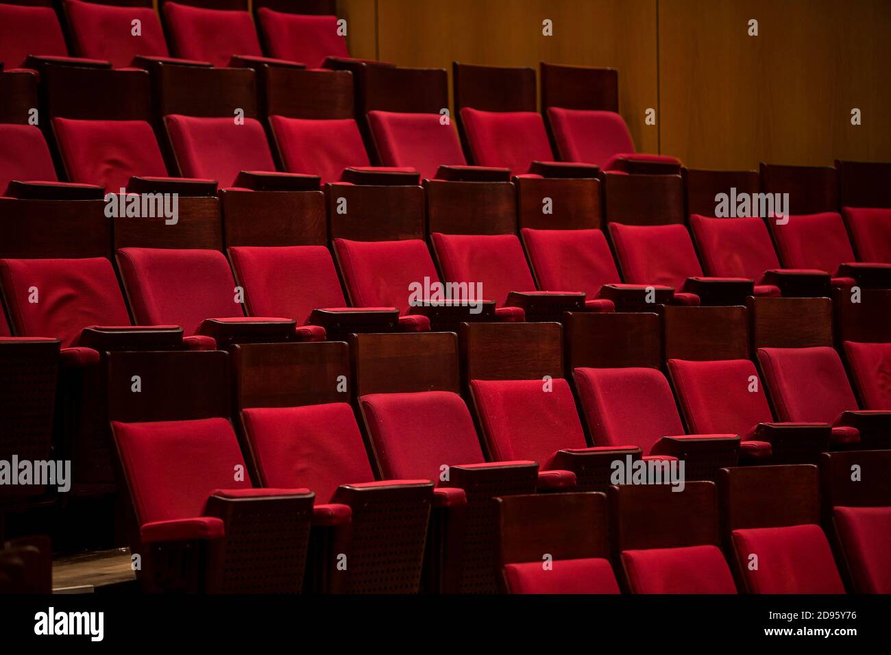 Empty concert hall hi-res stock photography and images - Alamy