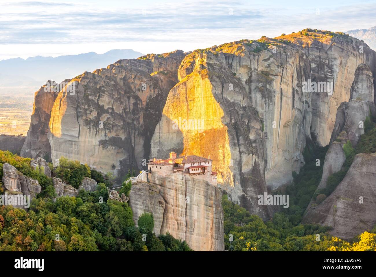 Cliff monastery hi-res stock photography and images - Alamy