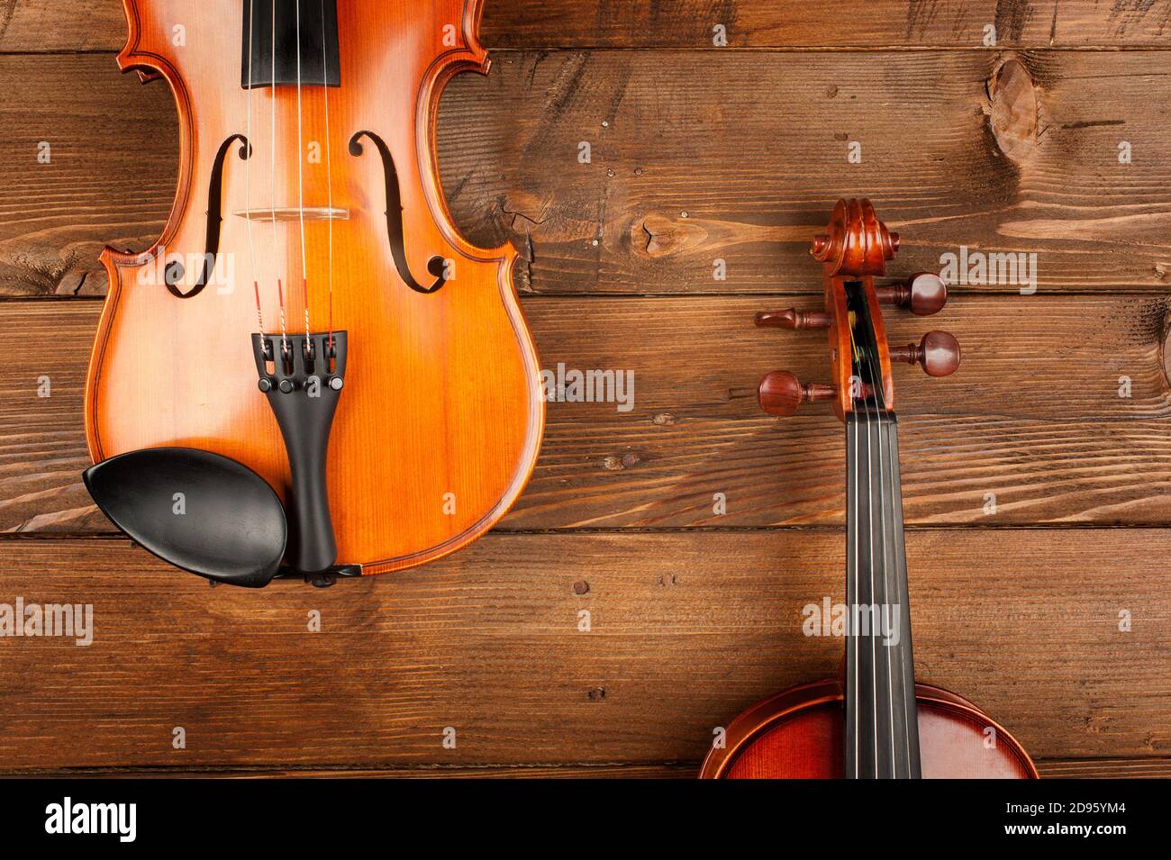 Antique violins hi-res stock photography and images - Alamy