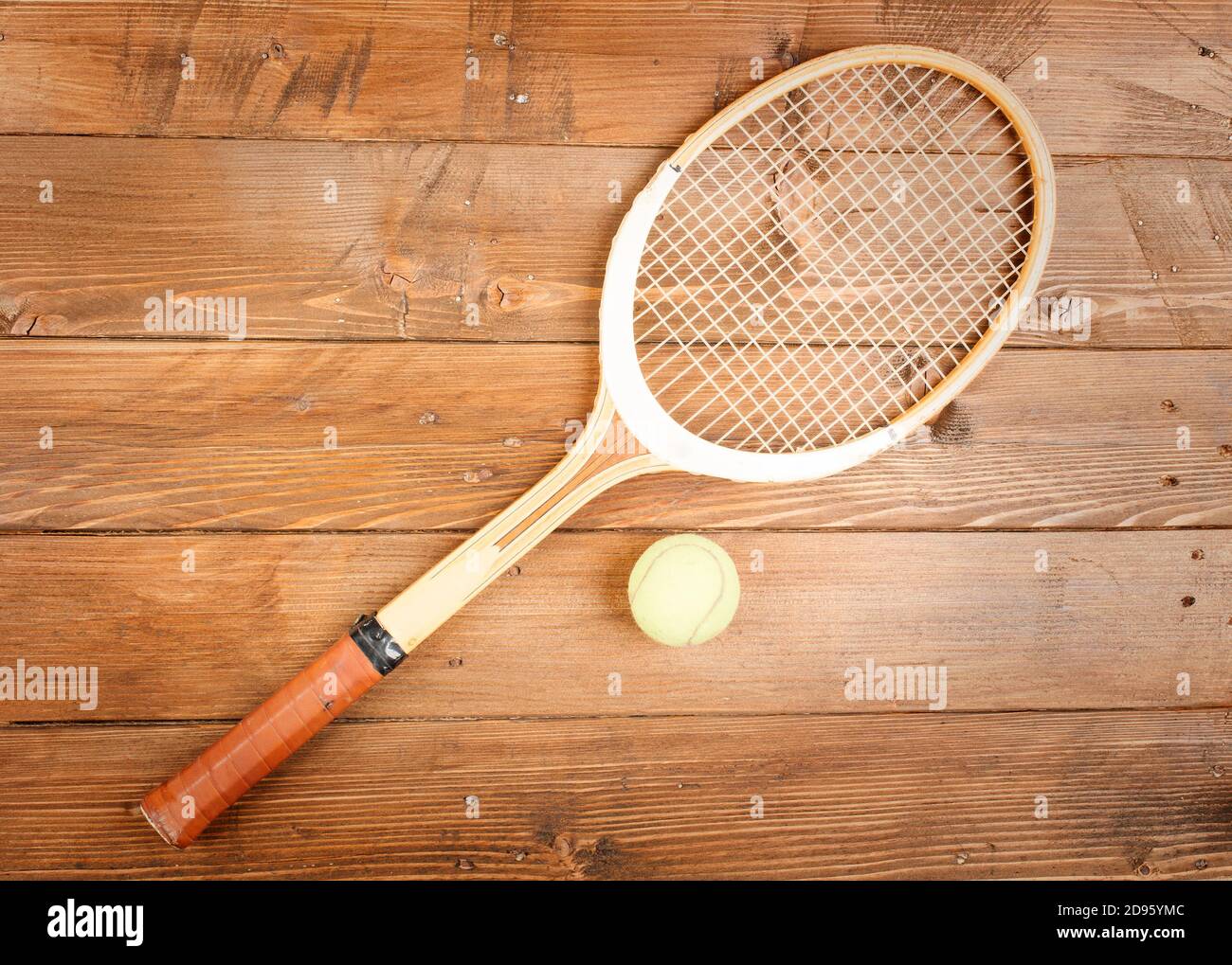 Vintage tennis raquet hi-res stock photography and images - Alamy
