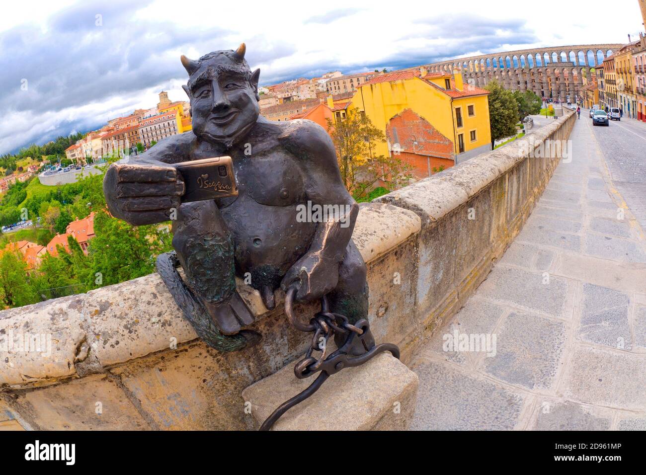 Devil sculpture hi-res stock photography and images - Alamy