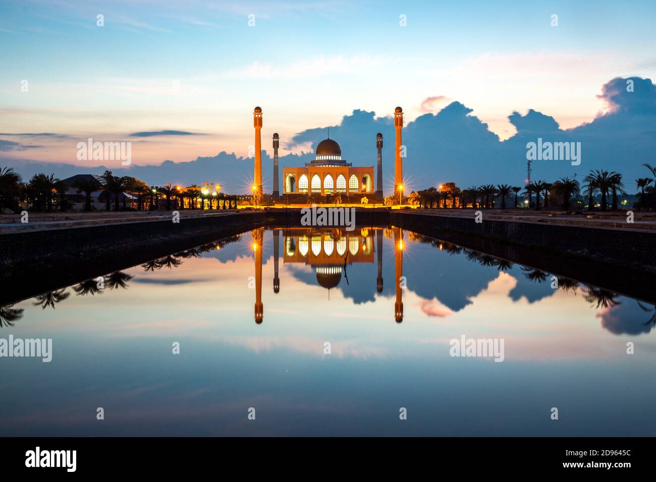 Central Mosque Of Songkhla High Resolution Stock Photography and Images ...