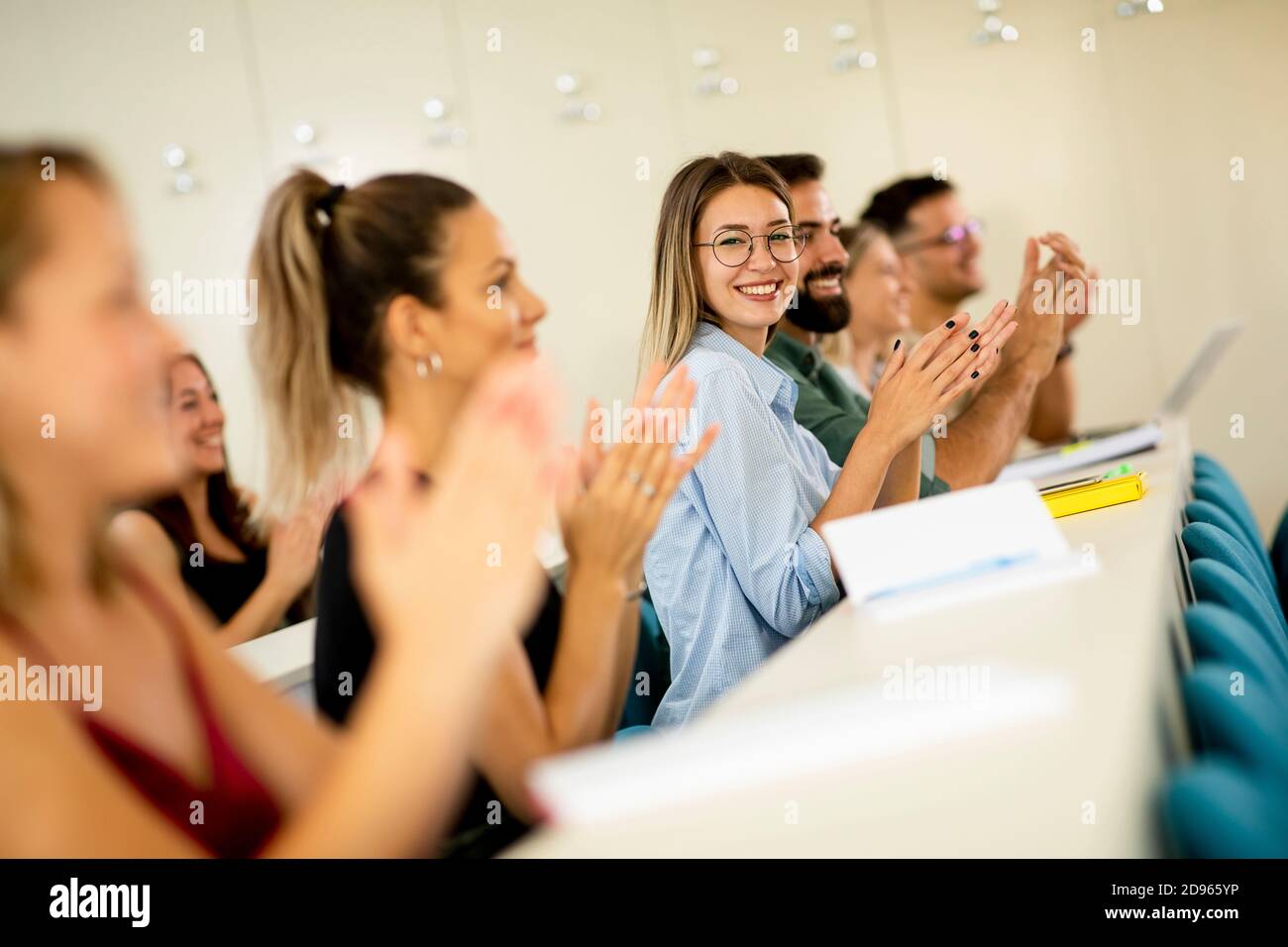 Students clapping in classroom hi-res stock photography and images - Alamy