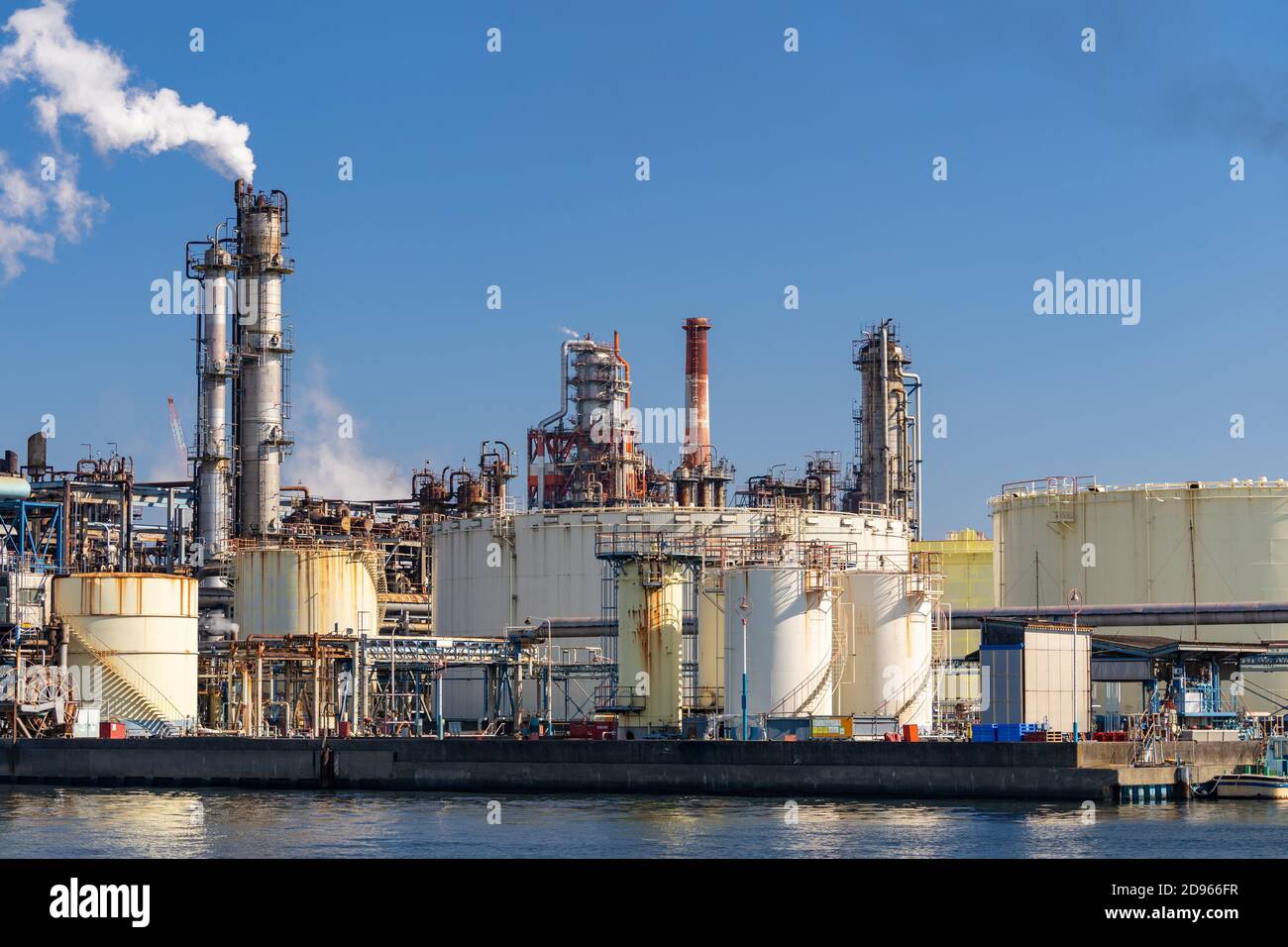 Gas platform japan hi-res stock photography and images - Alamy