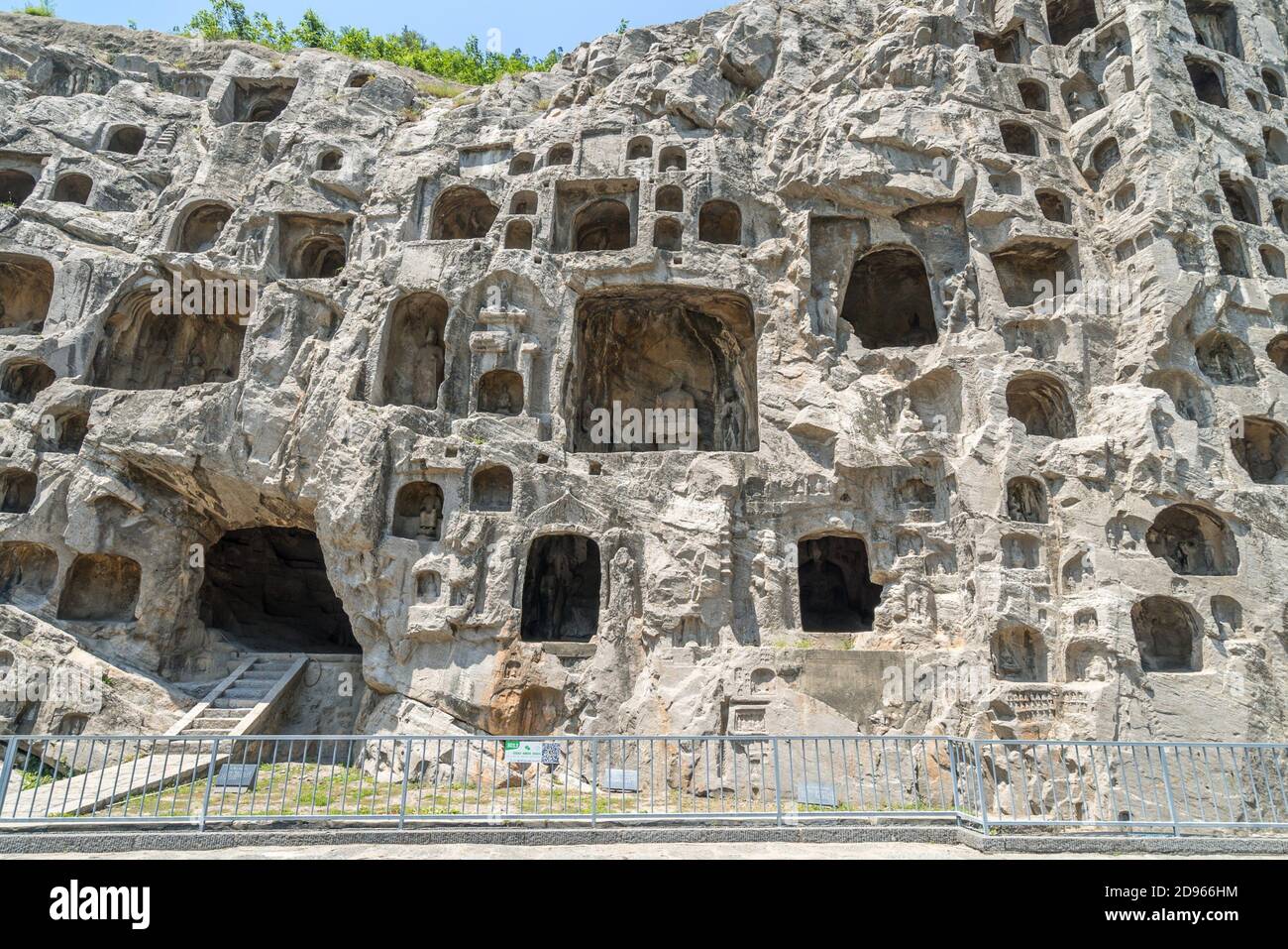 Longmen shiku luoyang henan china hi-res stock photography and images ...