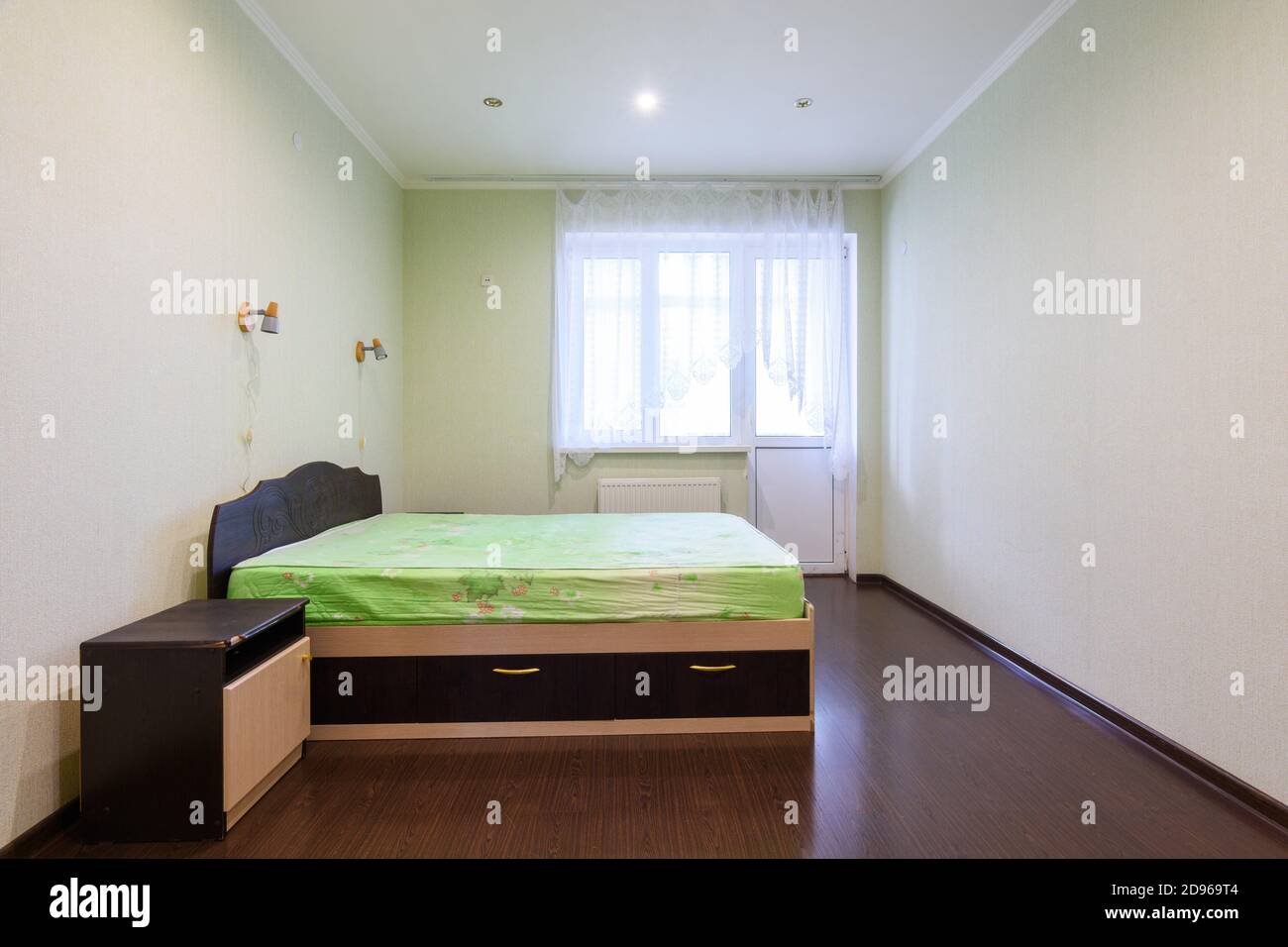 Empty bed overview hi-res stock photography and images - Alamy