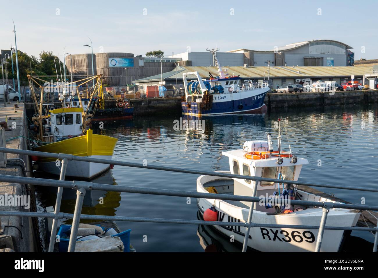 Fishing boats plymouth sutton harbour hi-res stock photography and ...