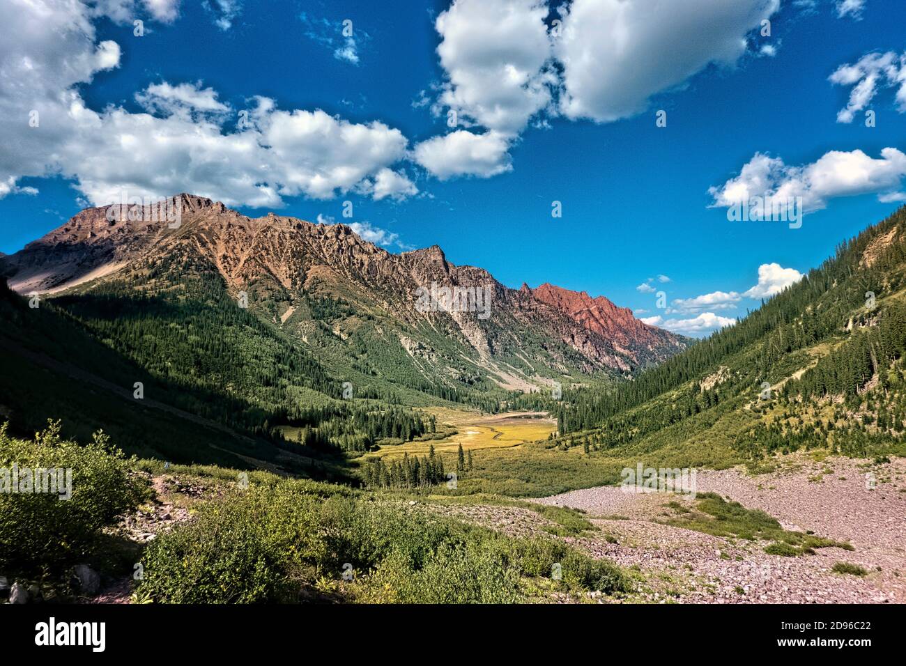 Beautiful alpine scenery on the Maroon Bells Loop, Aspen, Colorado, USA ...
