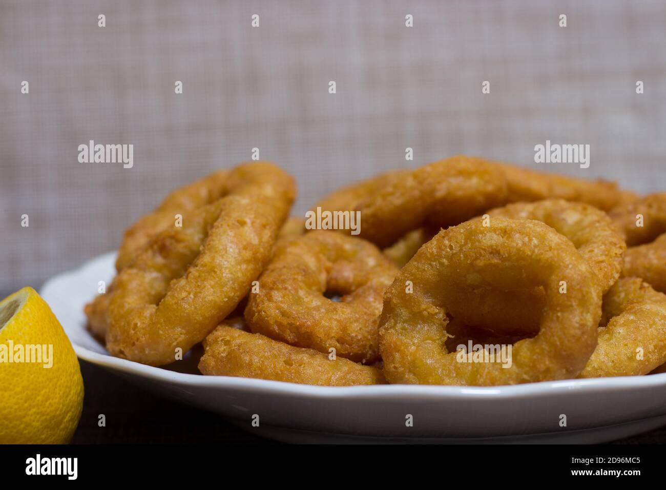 Plate of breaded squid rings. Roman-style squid rings Stock Photo - Alamy