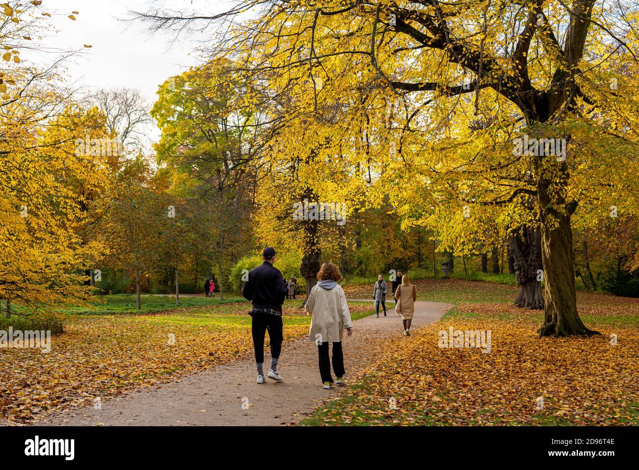 Walking park gardens europe hi-res stock photography and images - Alamy
