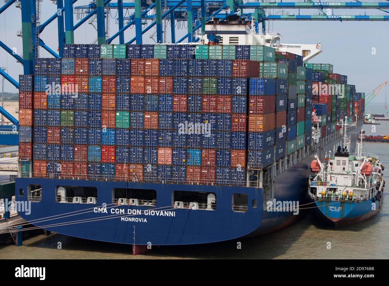 Container unloading, Container ship at quay, Westport, Port Kelang ...