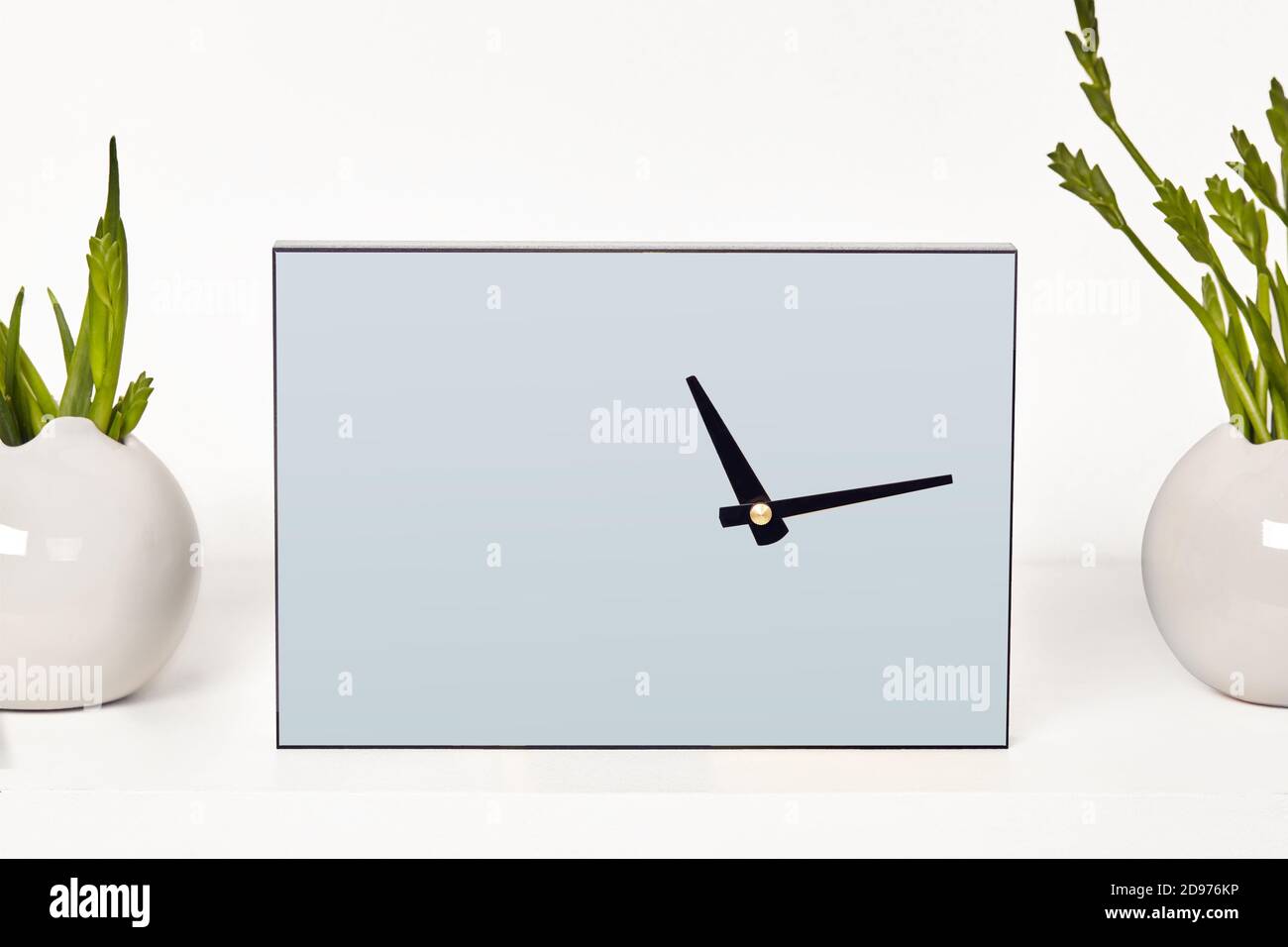 Clock without hands hi-res stock photography and images - Alamy