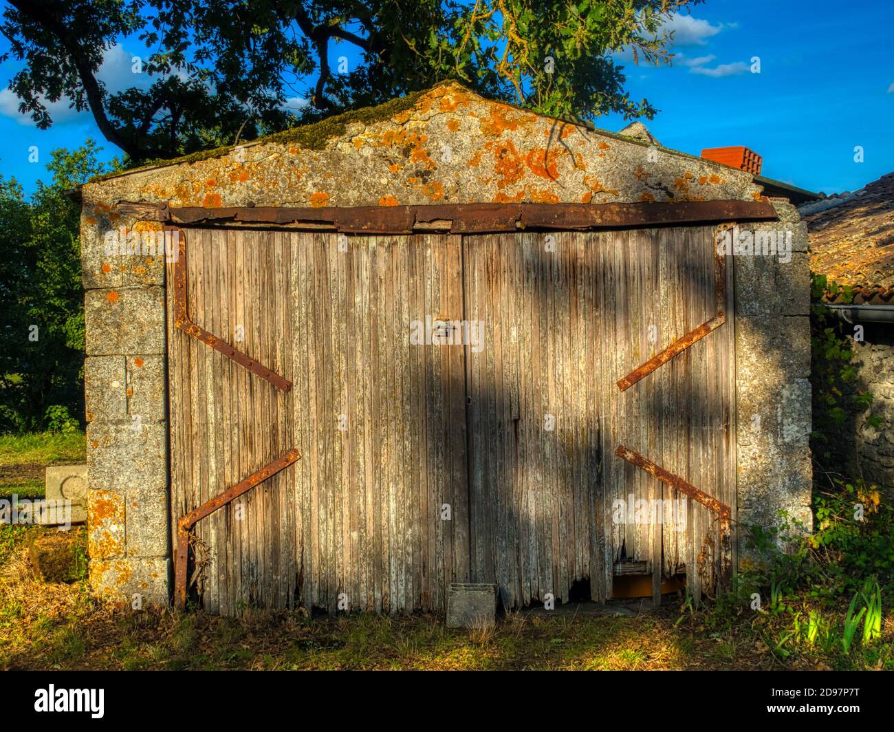 French garage doors hi-res stock photography and images - Alamy