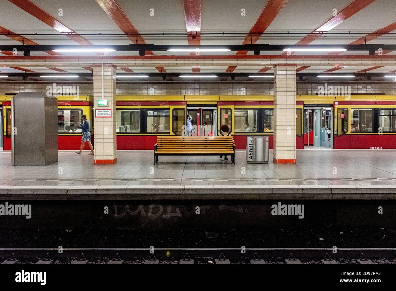 Inside berlin u bahn station hi-res stock photography and images - Alamy