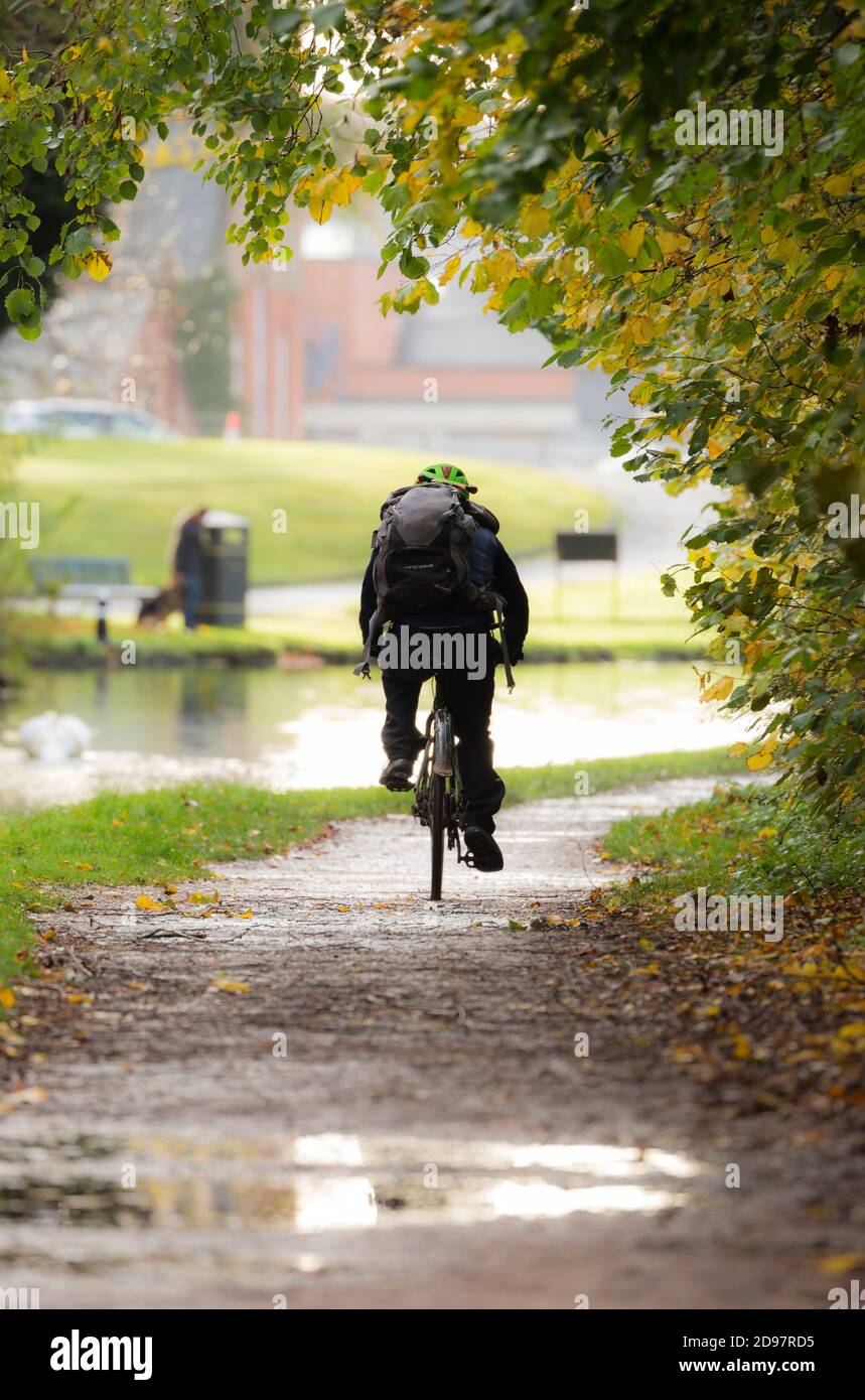 Man cycling to work rear view bicycle hi-res stock photography and ...