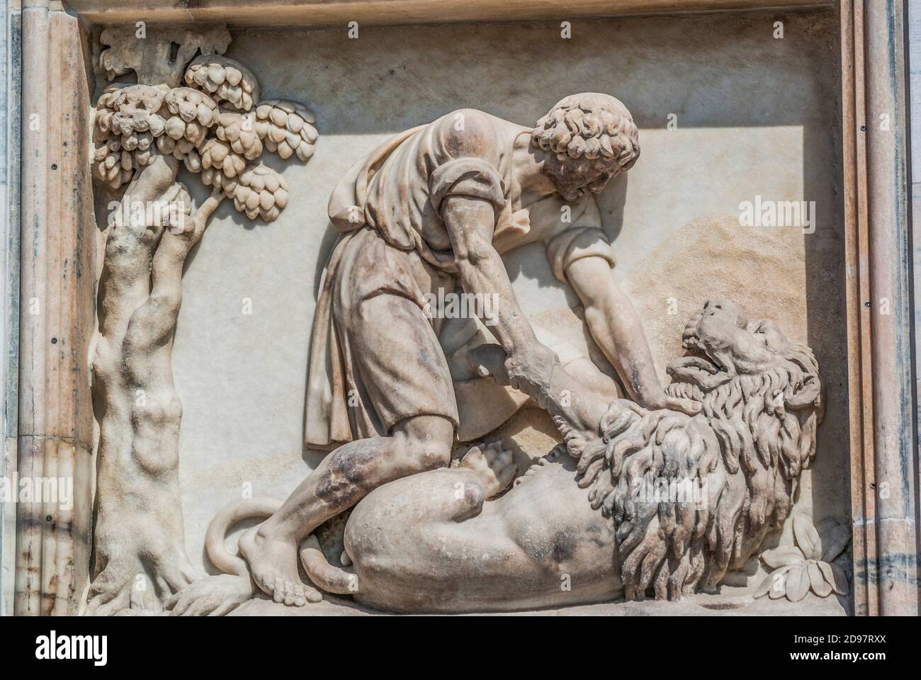 Samson slaying lion hi-res stock photography and images - Alamy