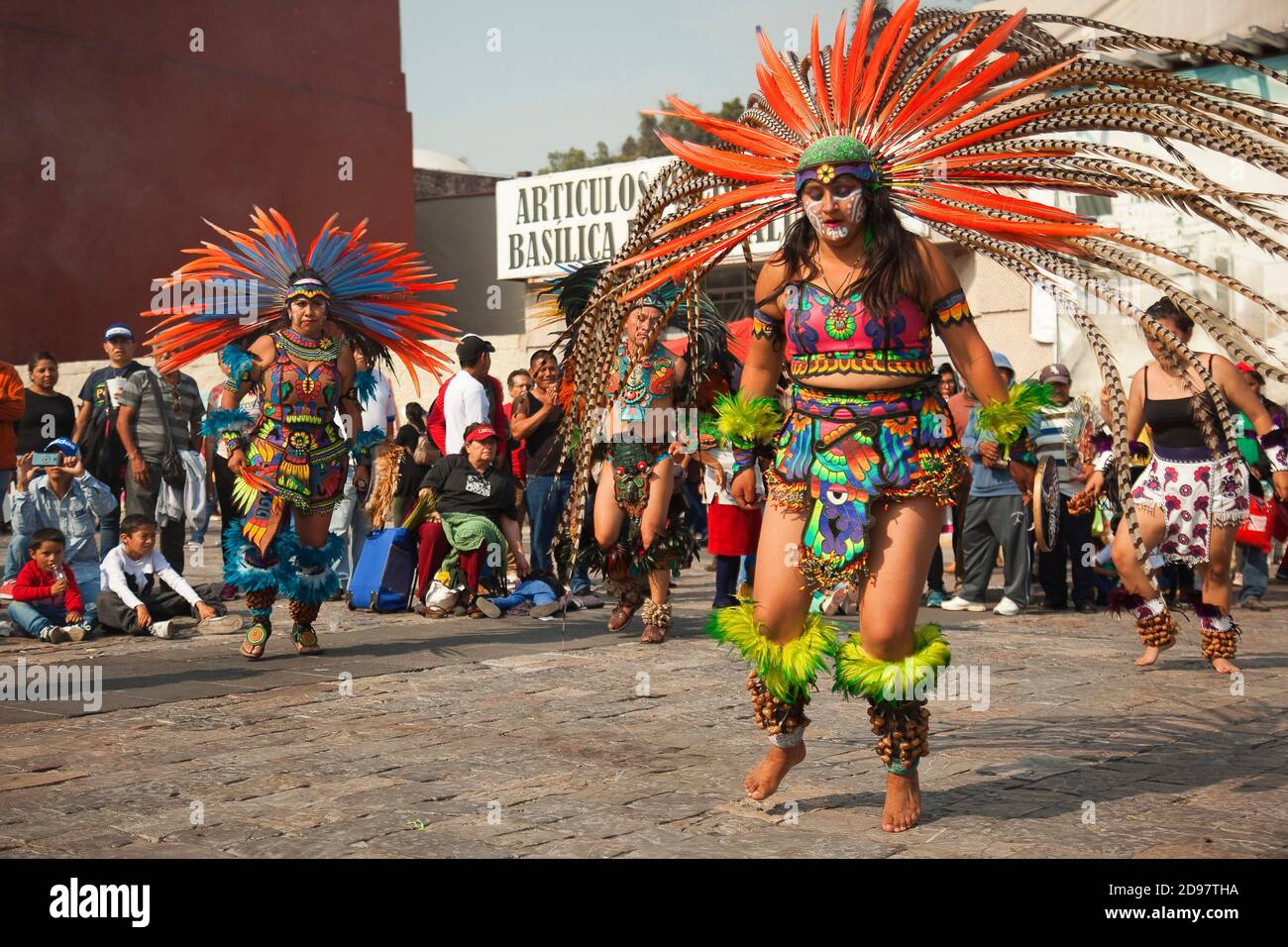 Costumes maya hi-res stock photography and images - Alamy