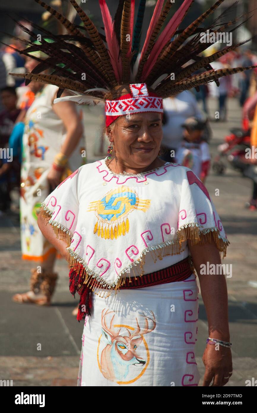 Mexico indigenous dress hi-res stock photography and images - Alamy